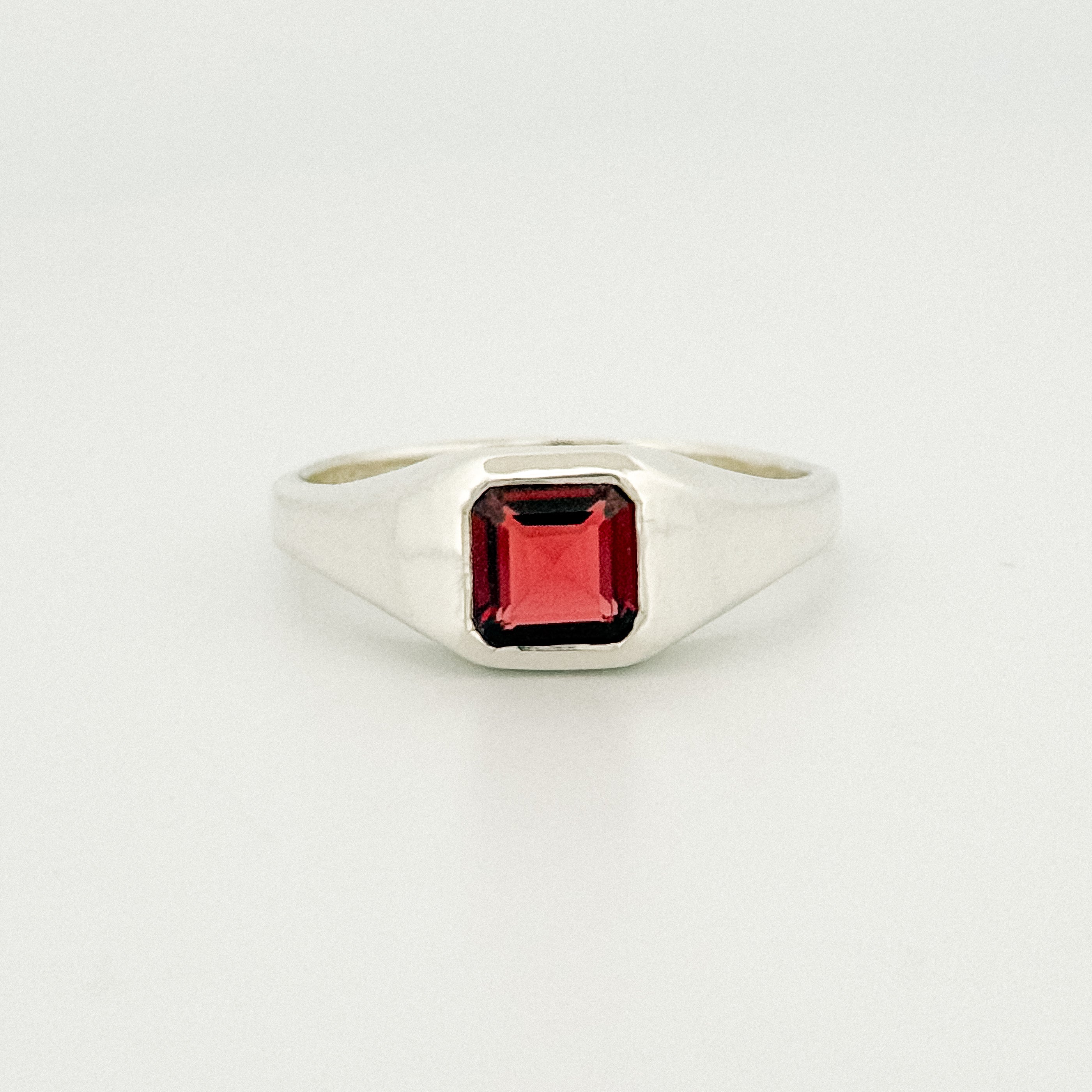 Garnet BACCHUS Ring | AGOVIA Fine Jewellery